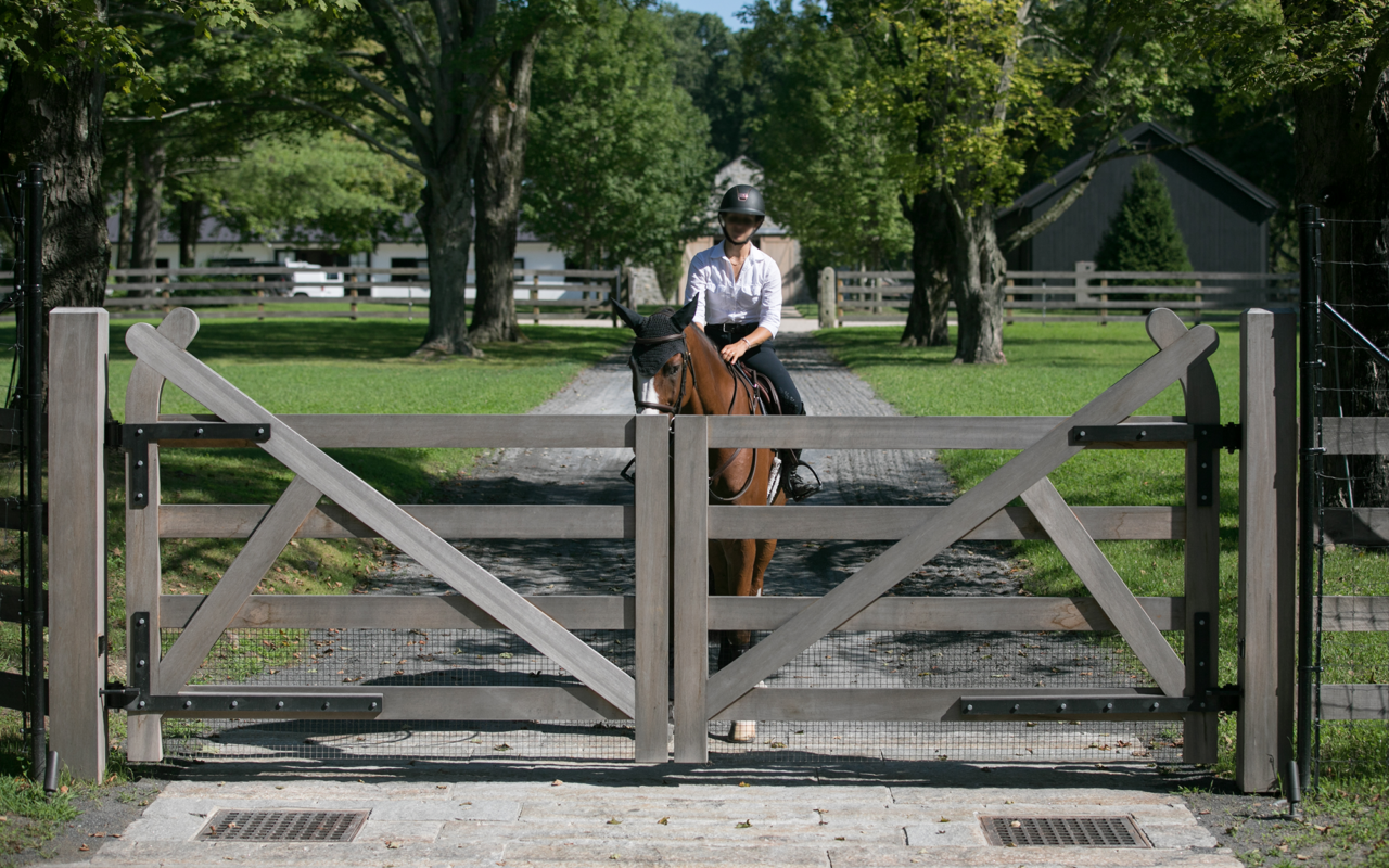 Entrance Gates | Blackwood Equestrian Stalls